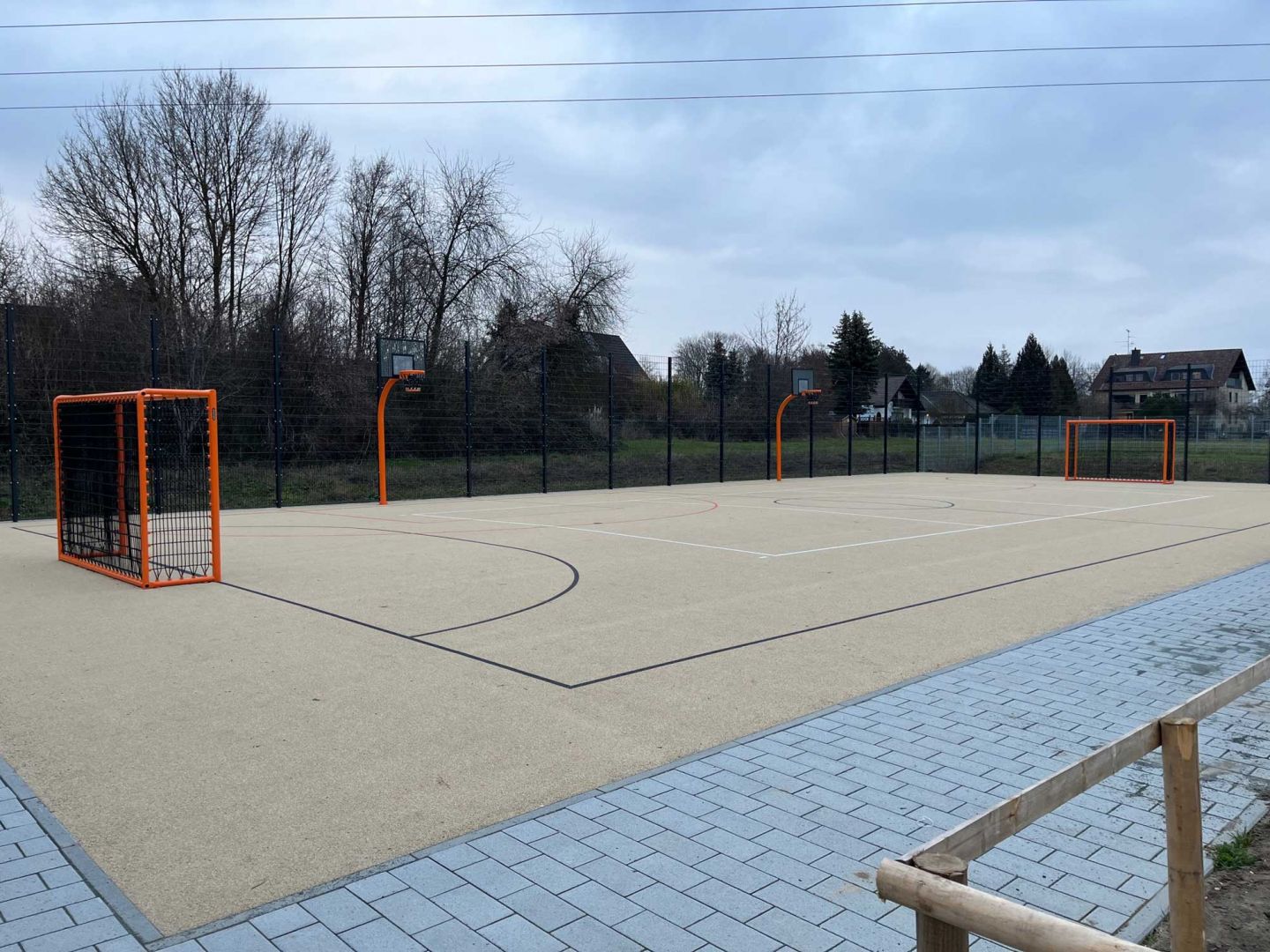 Unser neuer Bolzplatz ist eröffnet - Schule auf der Aue